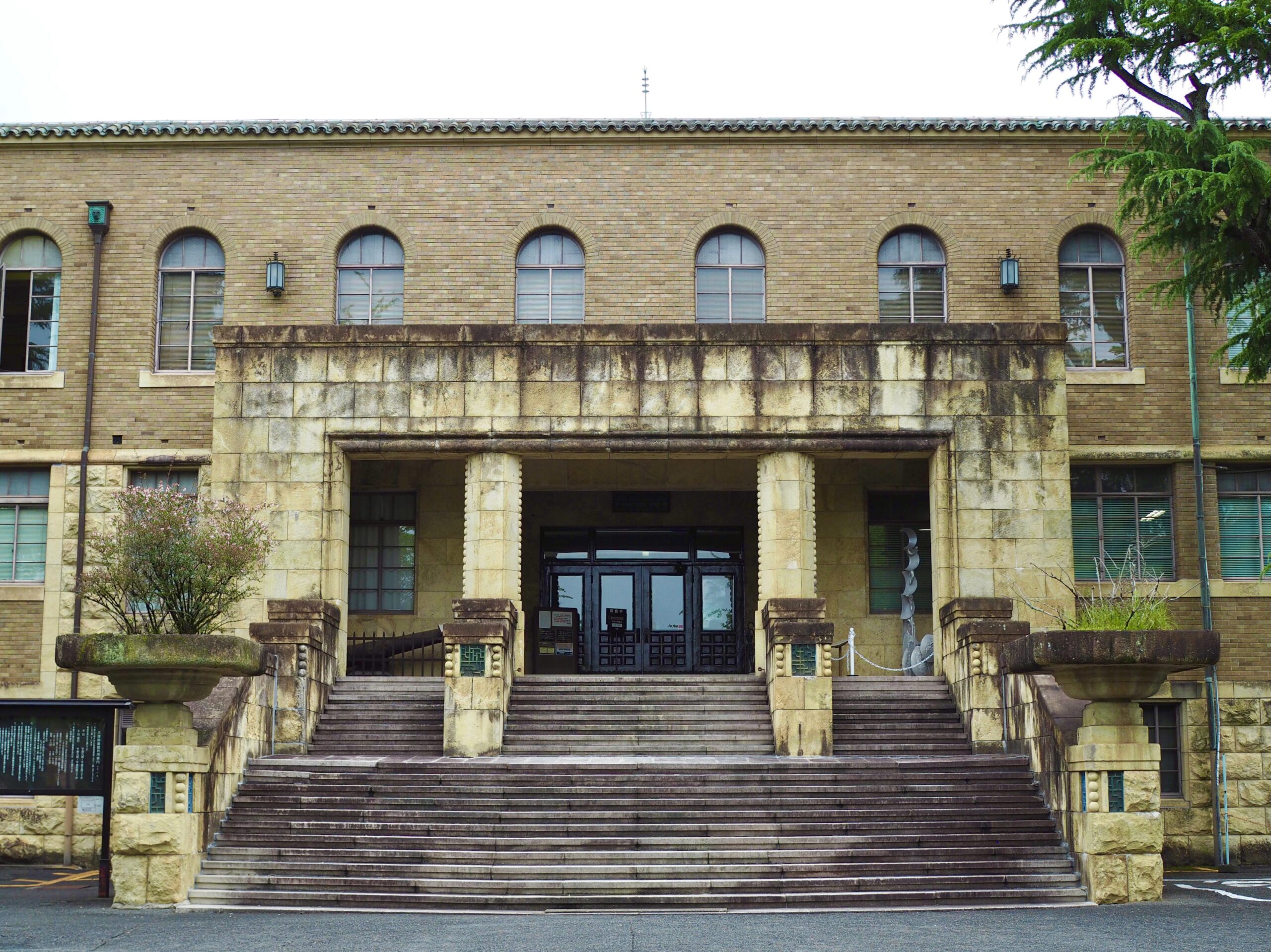 Tenri University’s Tenri Central Library ｜ Time Travel City